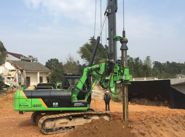 Torque 90 kN.m drilling depth 32m Hydraulic Piling Rig with CAT Chassis ...