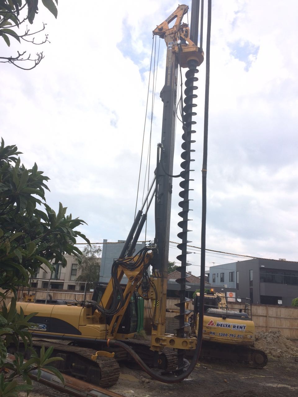 CFA Crawler Drilling Rig For Borehole Drilling / Bored Pile ...