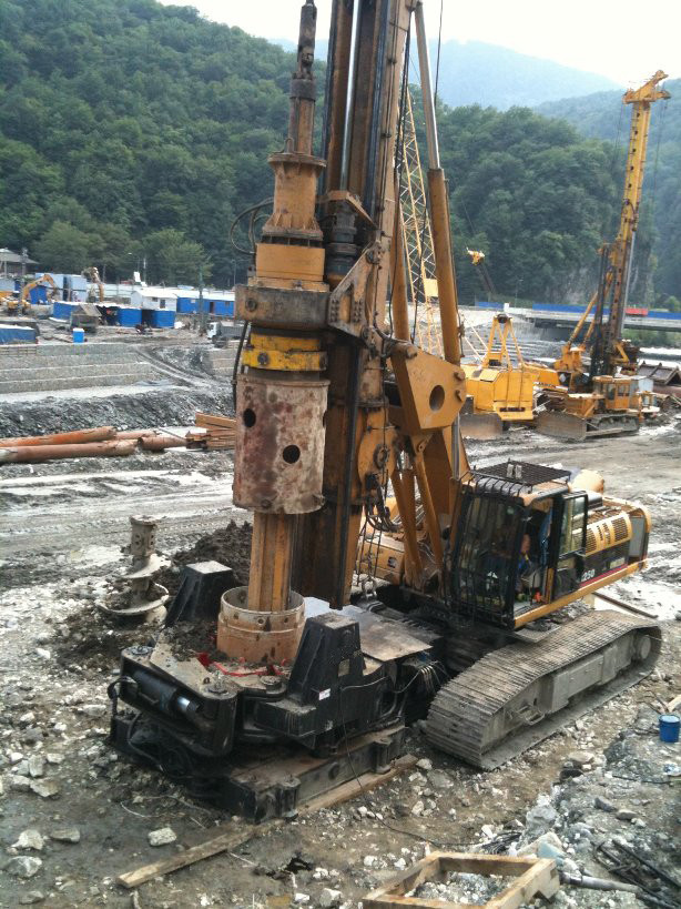 1500 kN.m Torque Small Casing Oscillator 2050 kN Max Lifting Force ...