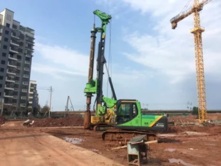 1200mm Small Rotary Drilling Piling Rig 60kN.M Torque Machinery For ...