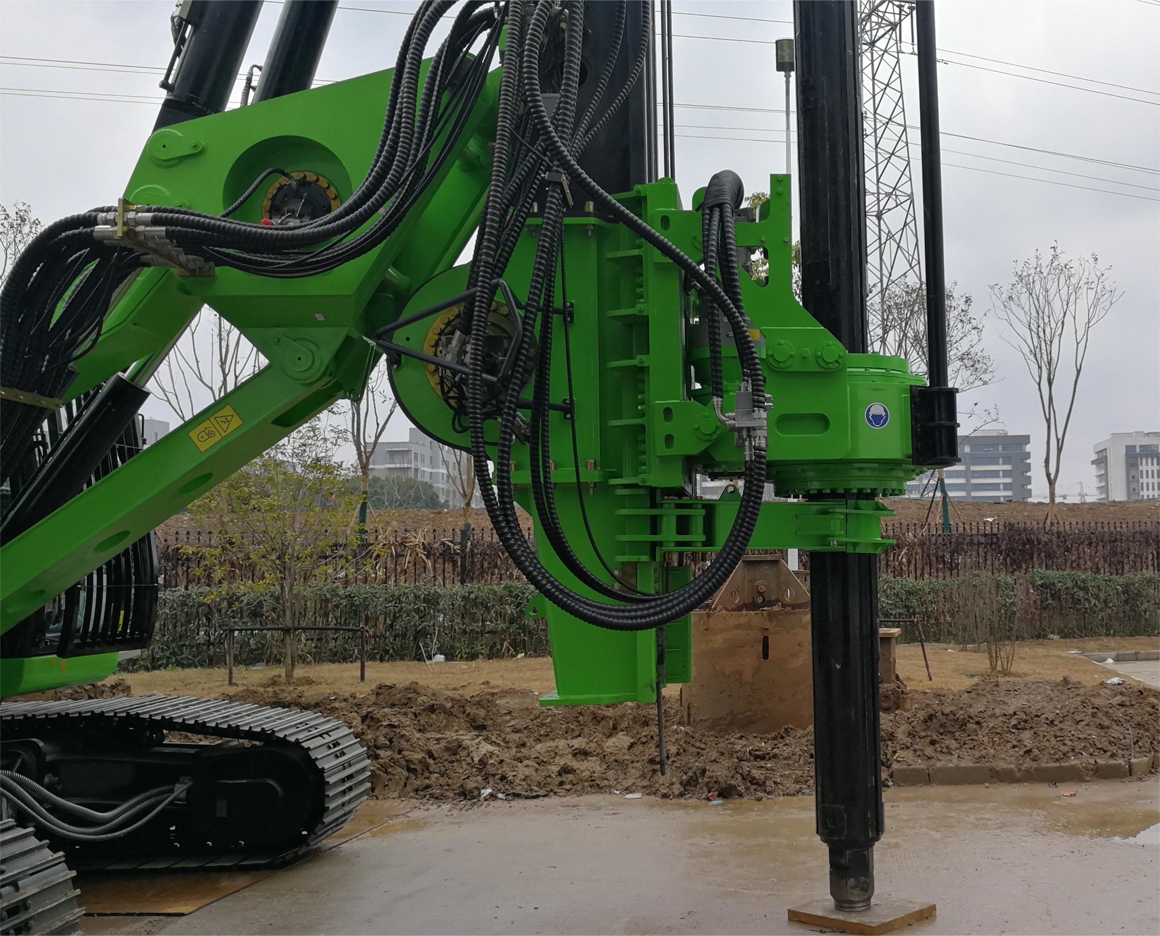 Hydraulic Piling Rig with 108 L Displacement and 54 T Transport Weight ...