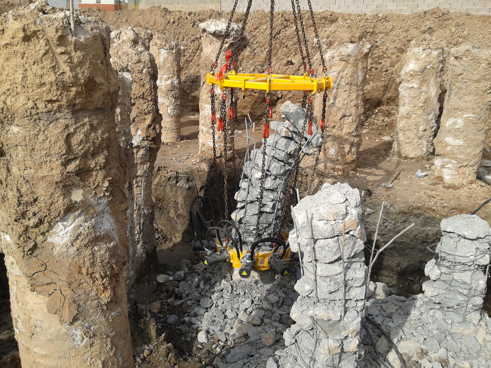 KP380A Round Concrete Column Hydraulic Pile Breaker , Piles Diameter ...